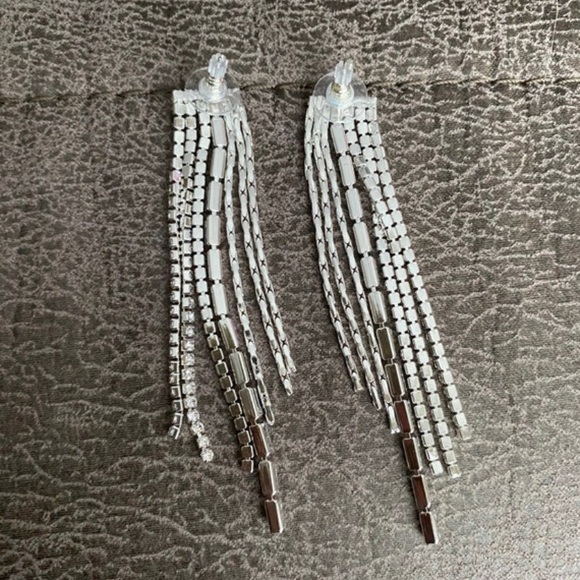 Ardene | Jewelry | 525 Ardene Crystal Chandelier 3 Inches Long Silver ...